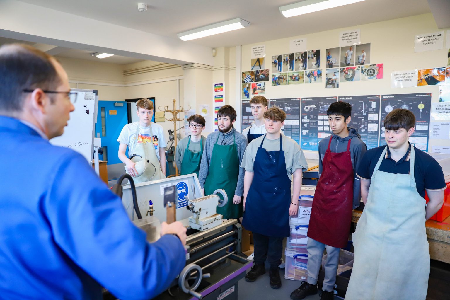 New Dinnington Sixth Form : Dinnington High School